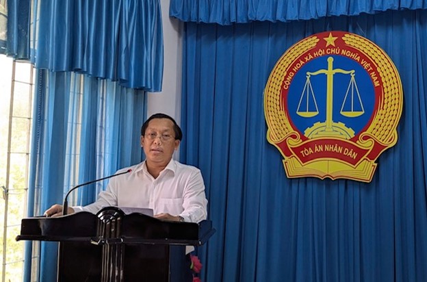 Lễ trao tặng huy hiệu 30 năm tuổi Đảng cho Đảng viên